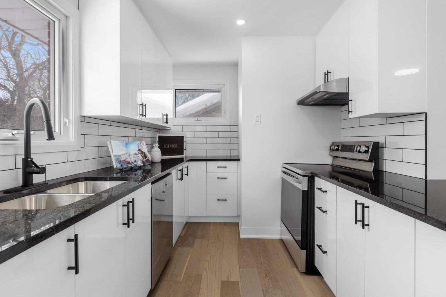 Designing with Ultra-Compact Surfaces: Tips and Trends - Onslow ...