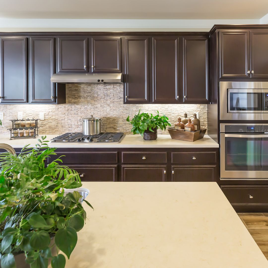 Quartz vs. Granite: An In-Depth Comparison for Homeowners - Onslow ...